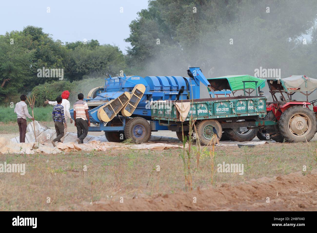 Tractor trolley hi-res stock photography and images - Alamy