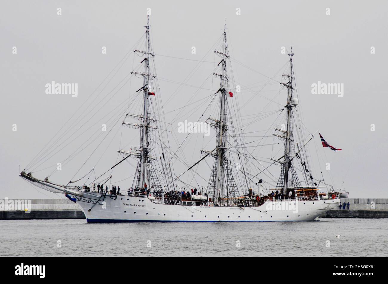 Three masted vessel hi-res stock photography and images - Alamy