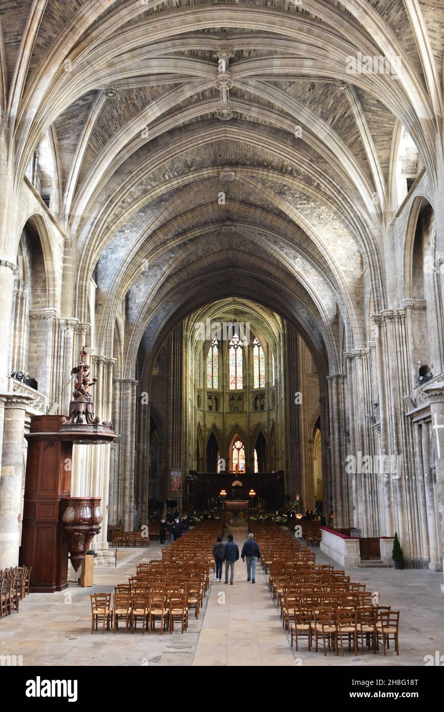 Bordeaux, France - 7 Nov, 2021: Interior of Cathedrale Saint Andre (St ...