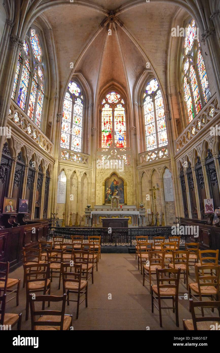 Bordeaux, France - 7 Nov, 2021: Interior of Cathedrale Saint Andre (St ...