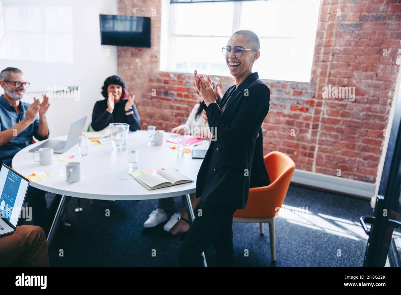 Man applause office hi-res stock photography and images - Alamy