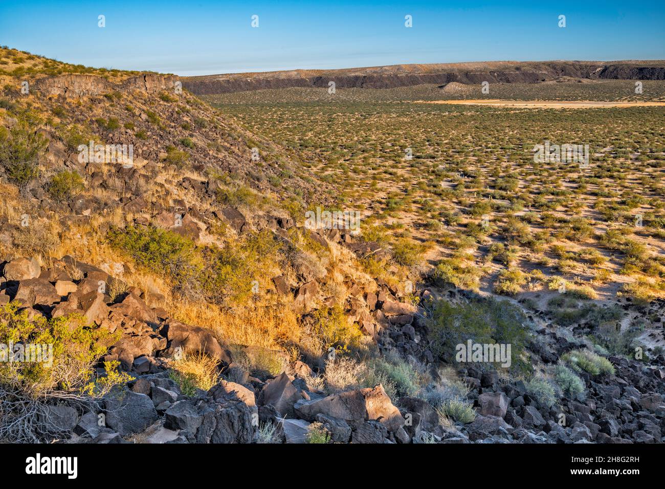 Kilbourne Hole, maar crater (low-relief volcanic crater), East Potrillo ...
