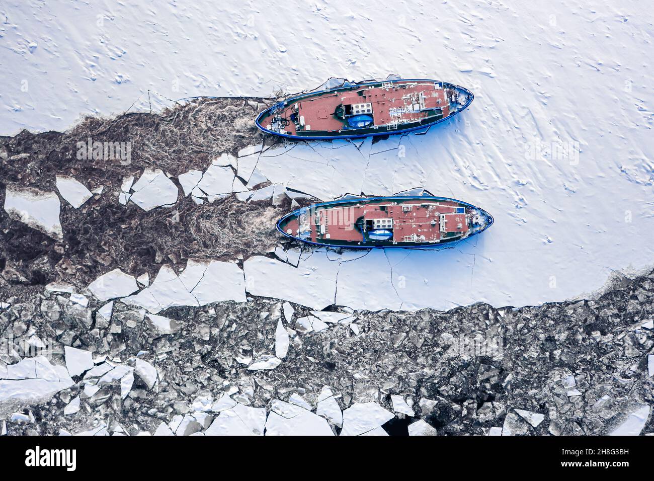 Shipping vessel ice snow hi-res stock photography and images - Alamy