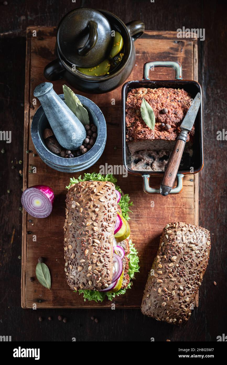 Spicy pate sandwich made of onions and cucumbers for breakfast ...