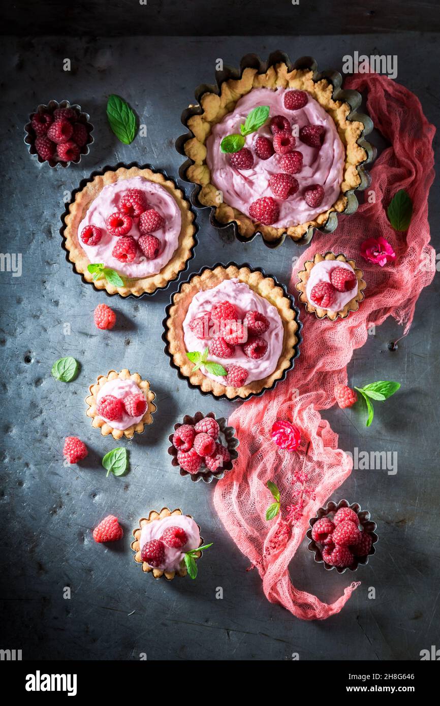 Homemade mini tart with berries and mascarpone cheese. Little tarts ...