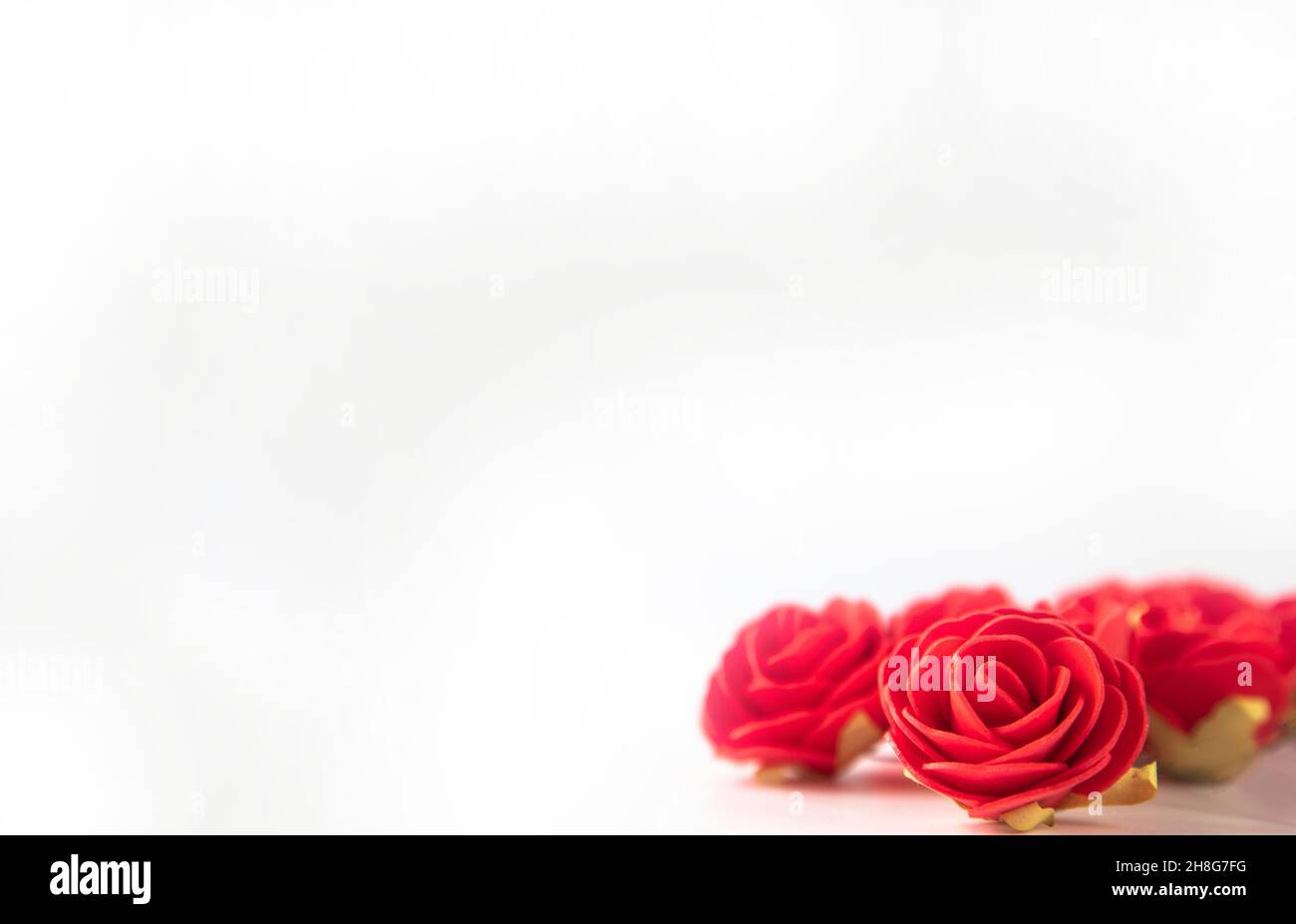 Bunch red white velvet hi-res stock photography and images - Alamy