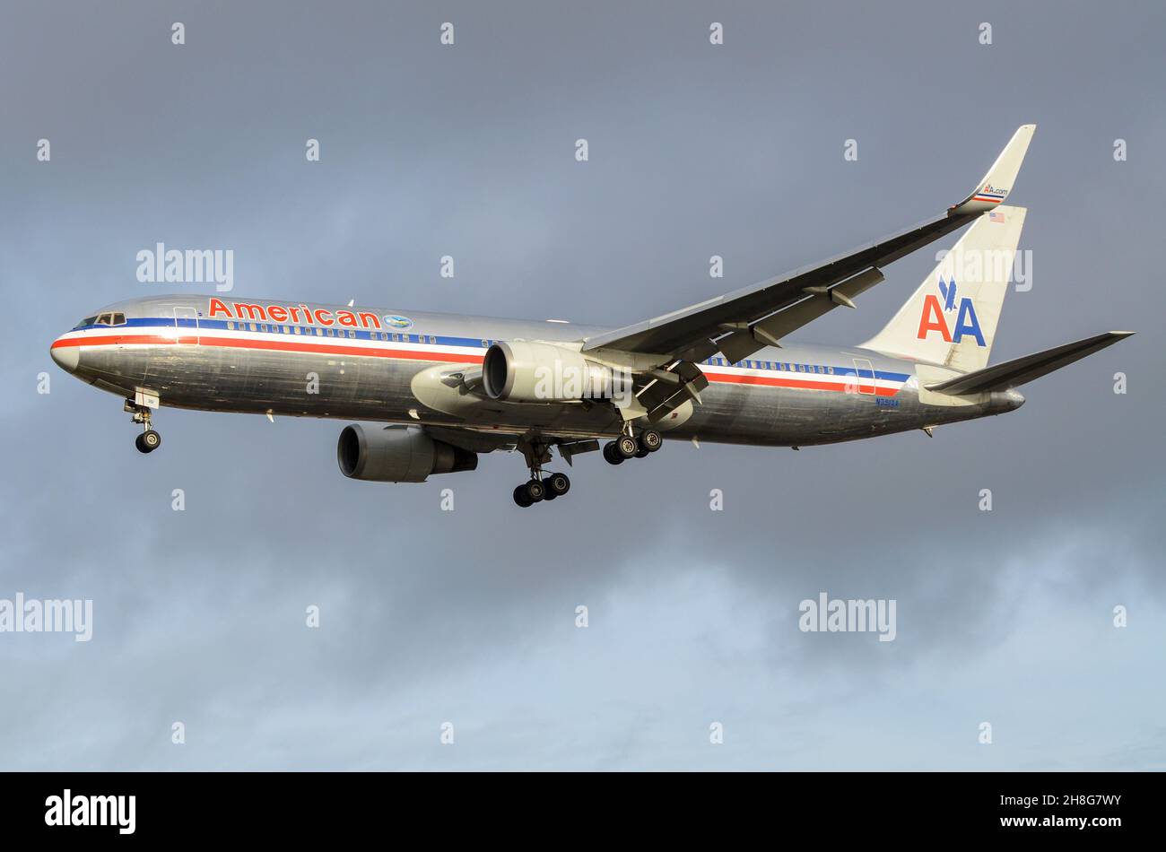 American Airlines Boeing 767 airliner jet plane N351AA on finals ...