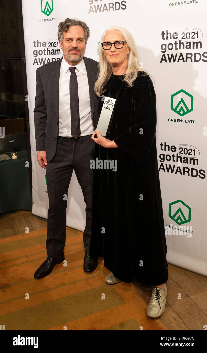 Actress jane wall hi-res stock photography and images - Alamy