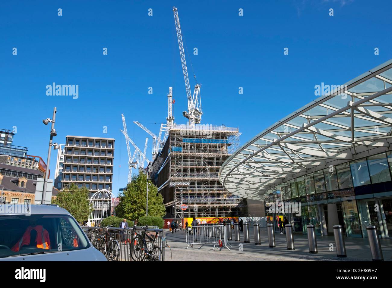 Google uk headquarters london hi-res stock photography and images - Alamy