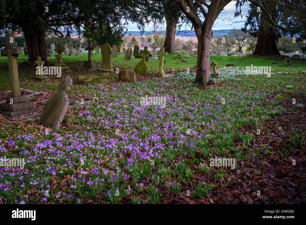 The cemetery at St John the Baptist church, Cookham Dean Stock Photo ...