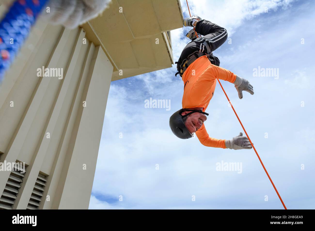 By rappelling down building hi-res stock photography and images - Alamy