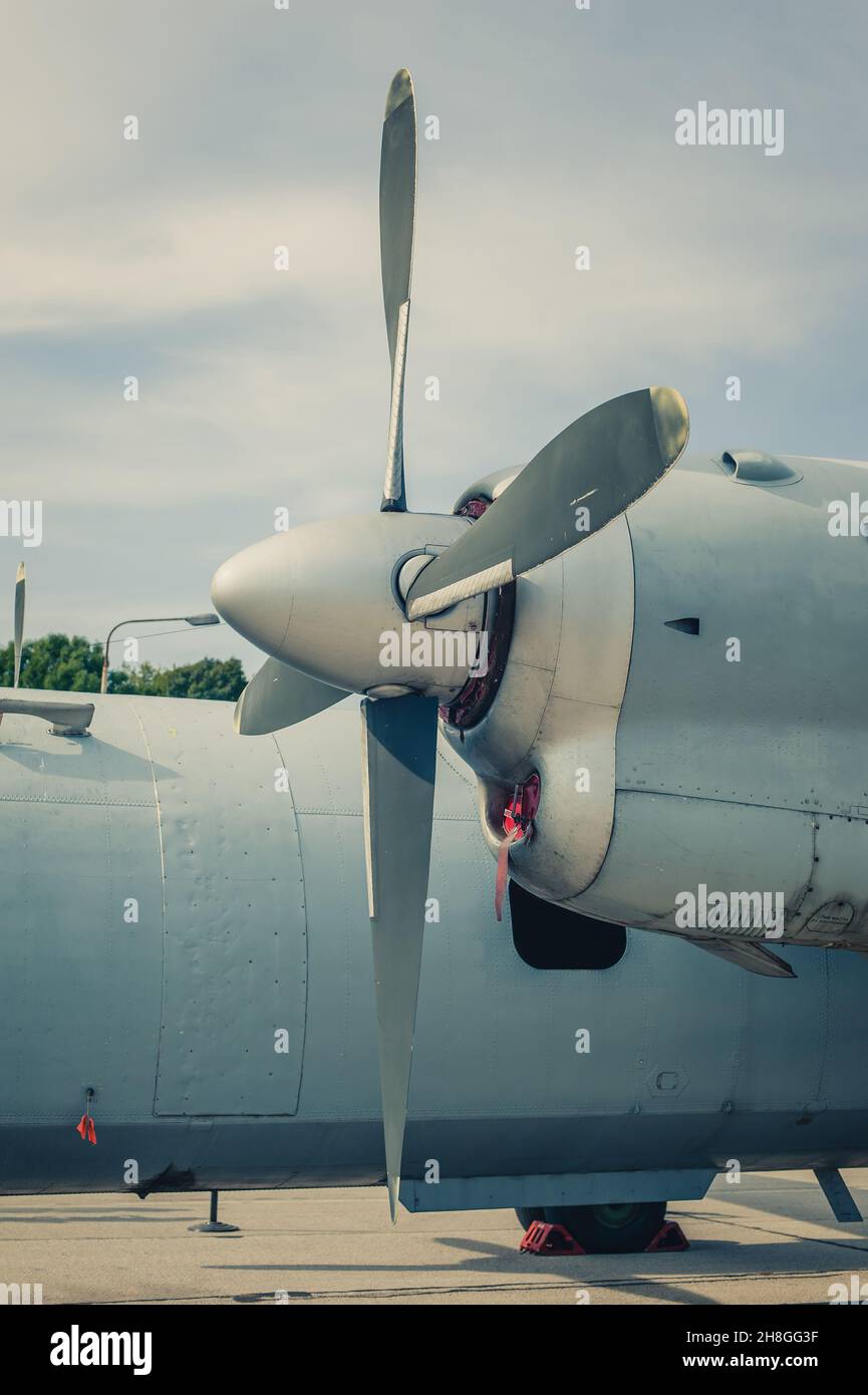 Airplane propeller airplane nose cone hi-res stock photography and ...
