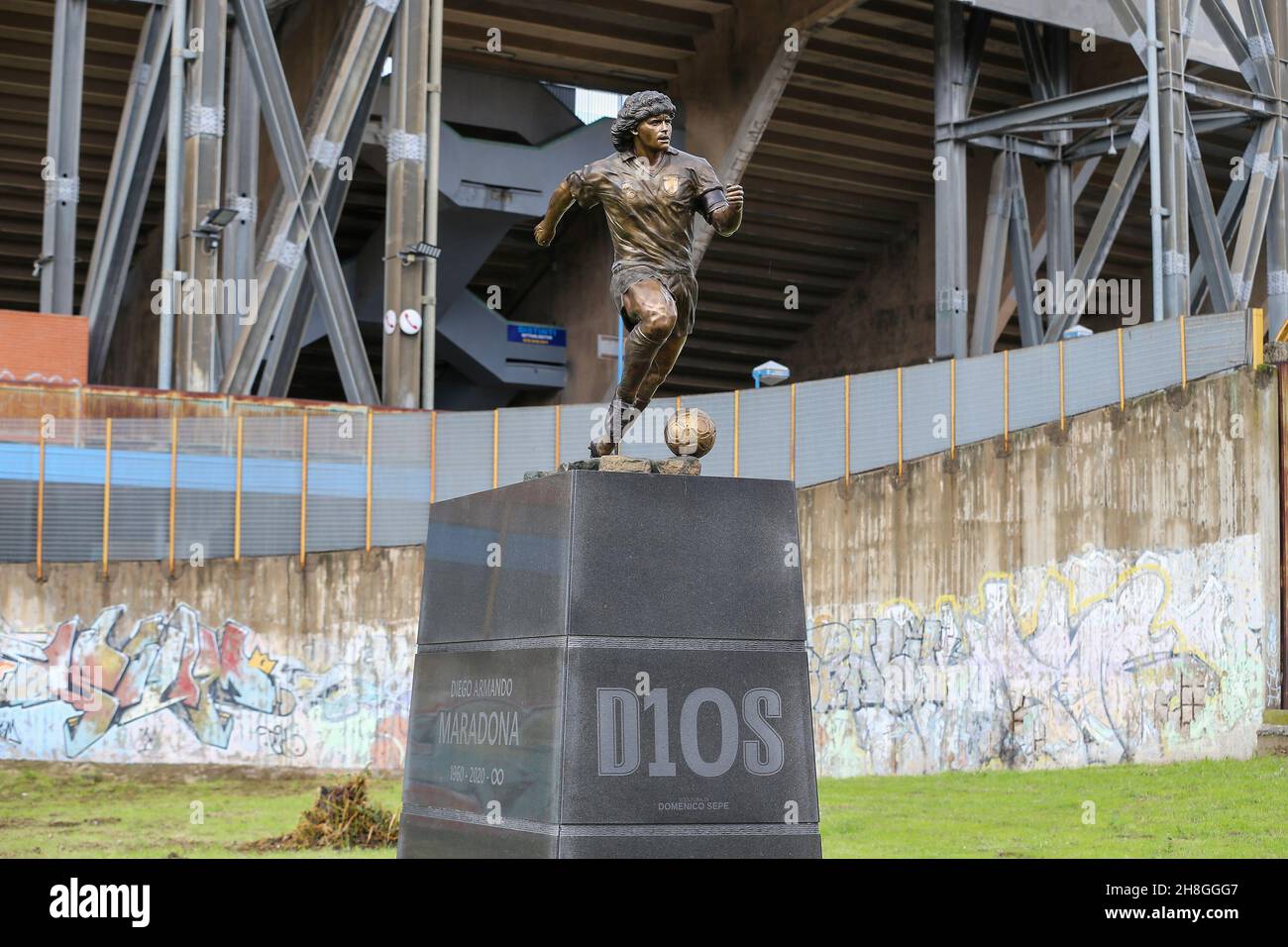 Statue diego armando maradona hi-res stock photography and images - Alamy