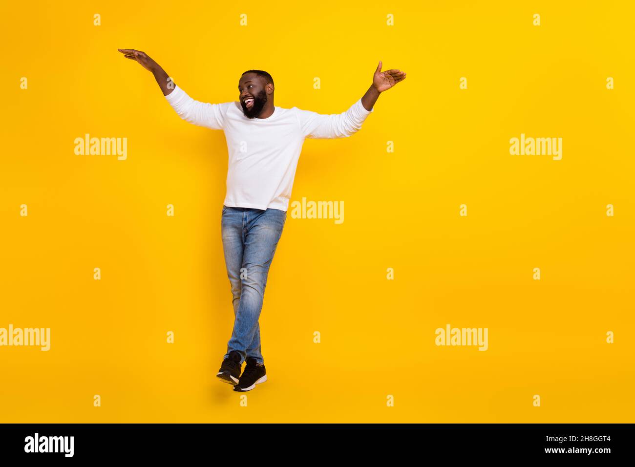 Man partying hi-res stock photography and images - Alamy