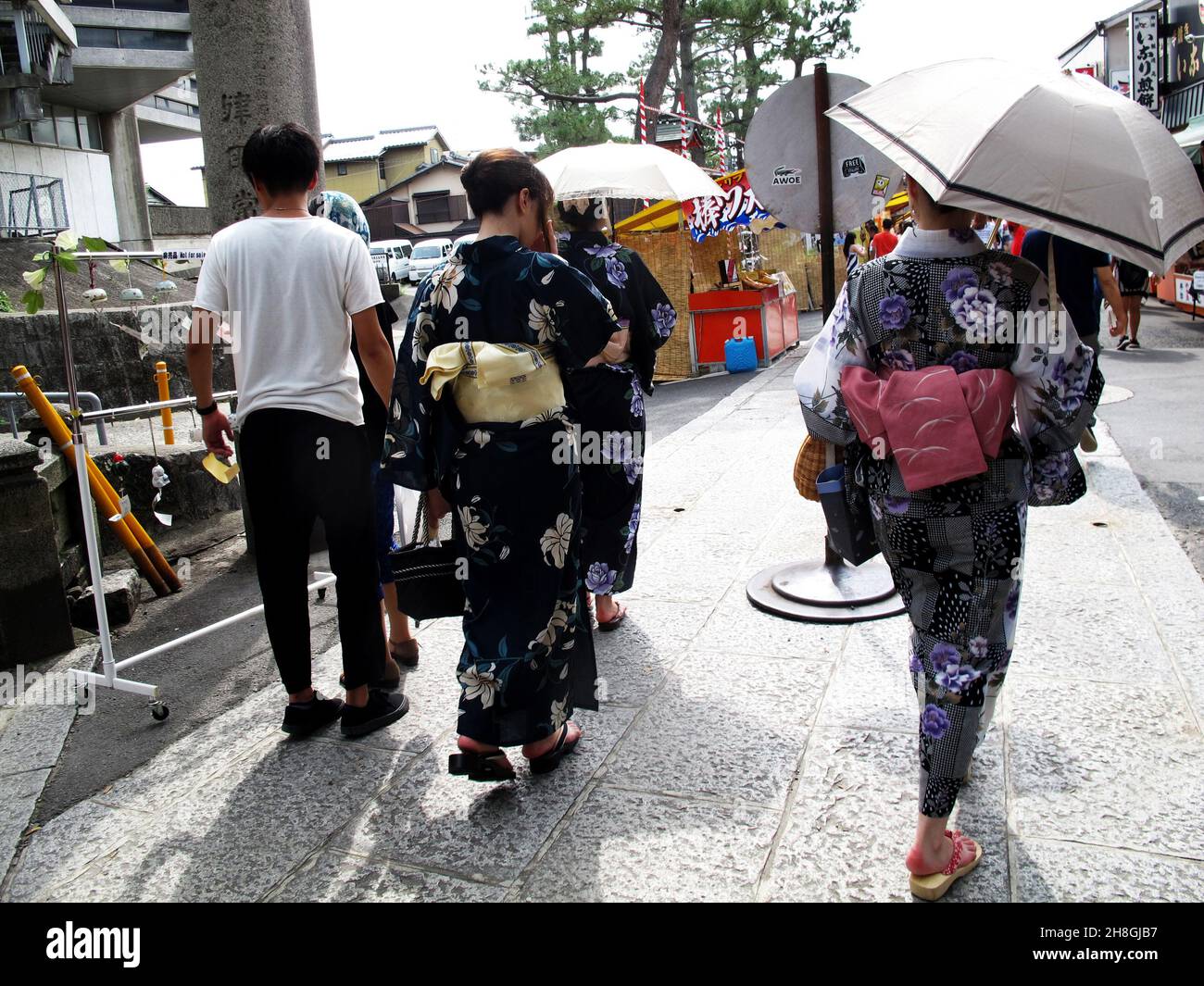 Travelers japanese women people wear traditional clothes kimono yukata ...