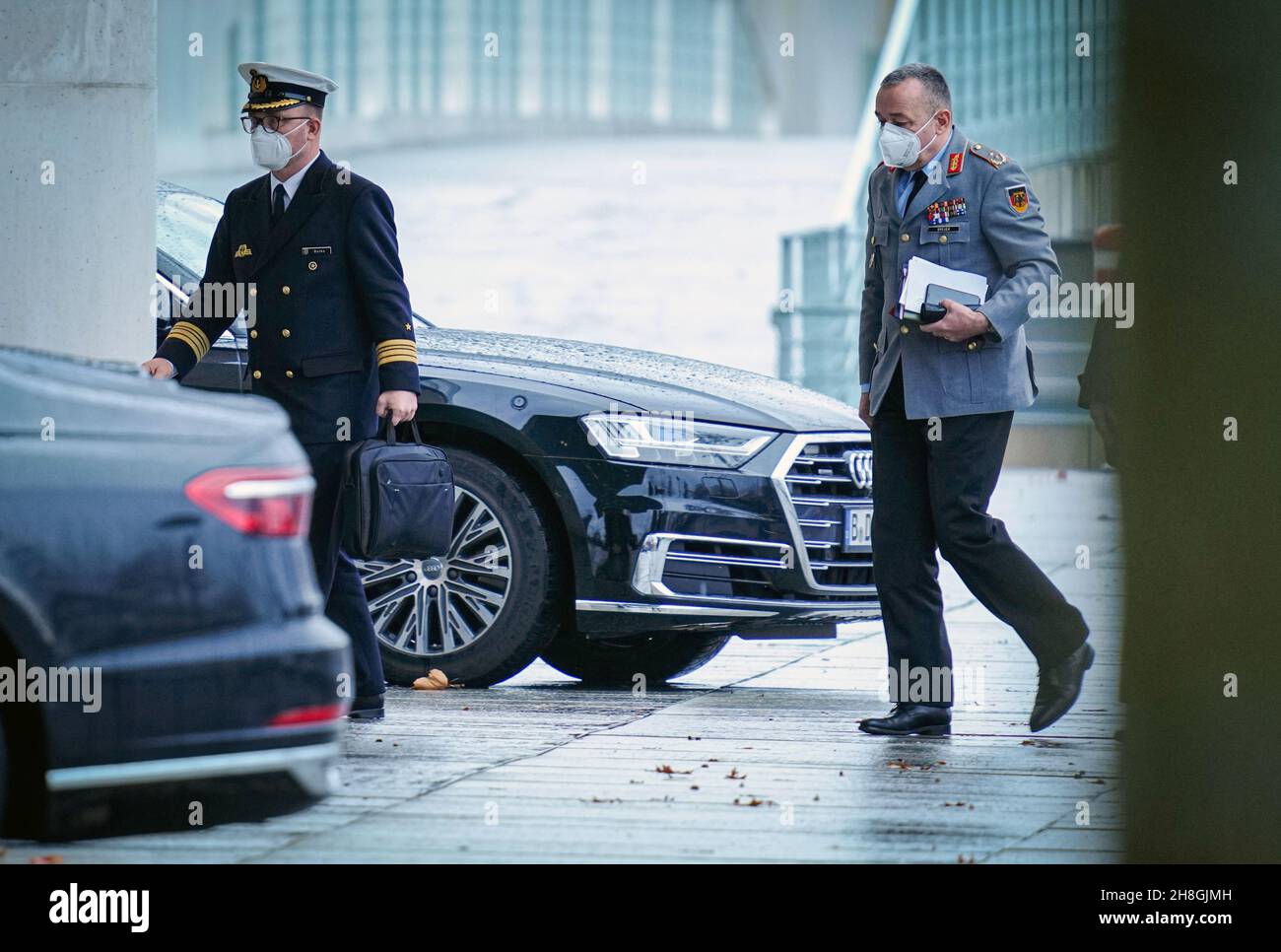 Berlin, Germany. 30th Nov, 2021. General Carsten Breuer arrives with a ...