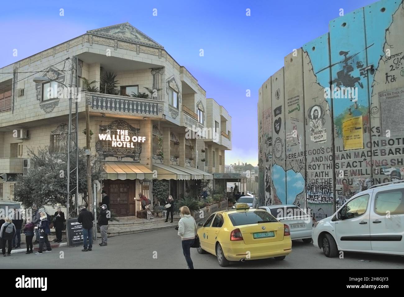 Banksy graffiti wall palestine hi-res stock photography and images - Alamy