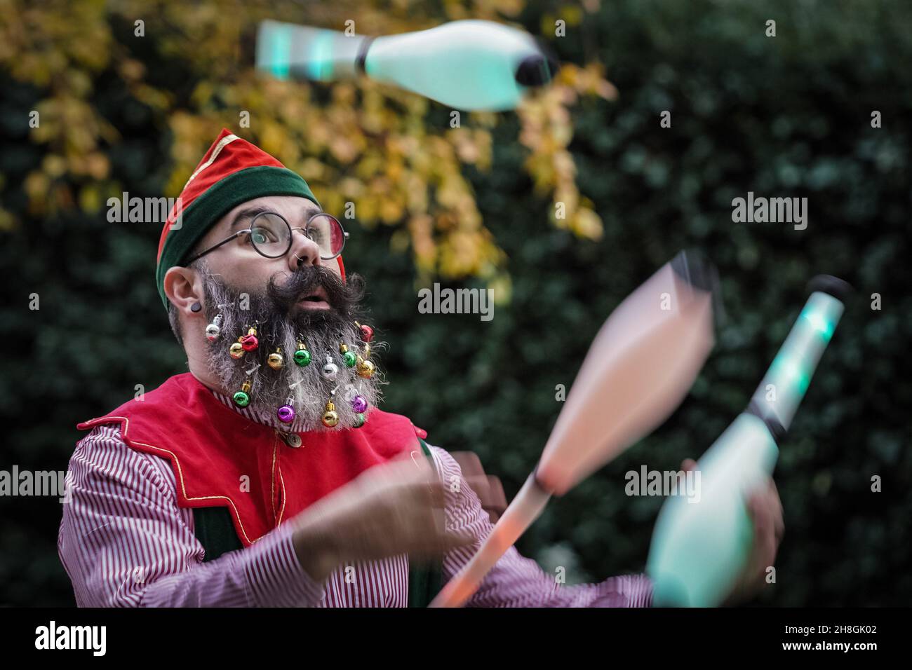 London, UK. 30th Nov 2021. Performers arrive and prepare for Santa ...