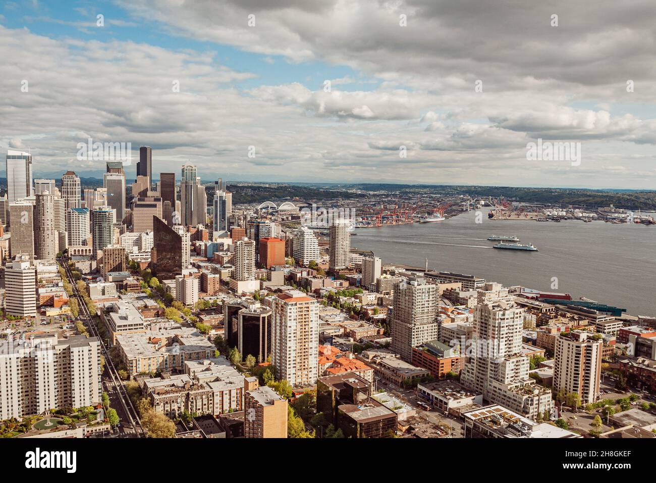 Port and beautiful buildings by the river in Seattle, Washington Stock ...