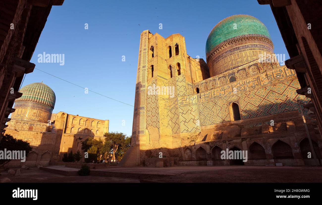 Evening view of Bibi-Khanym mosque - Registan - Samarkand - Uzbekistan ...