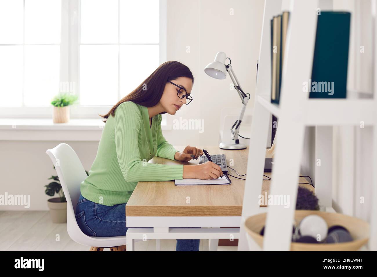 Internet study computer desk hi-res stock photography and images - Alamy