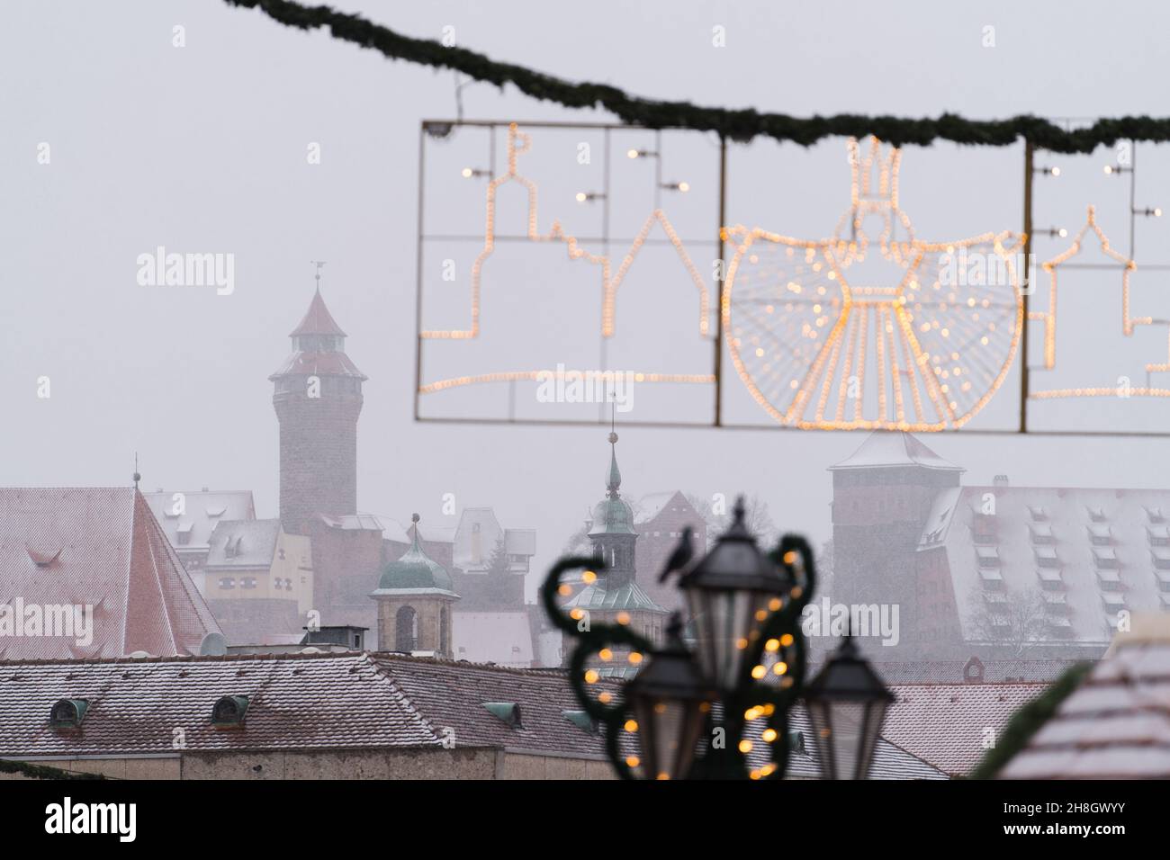 30 November 2021, Bavaria, Nuremberg: Snow covers the roofs of ...