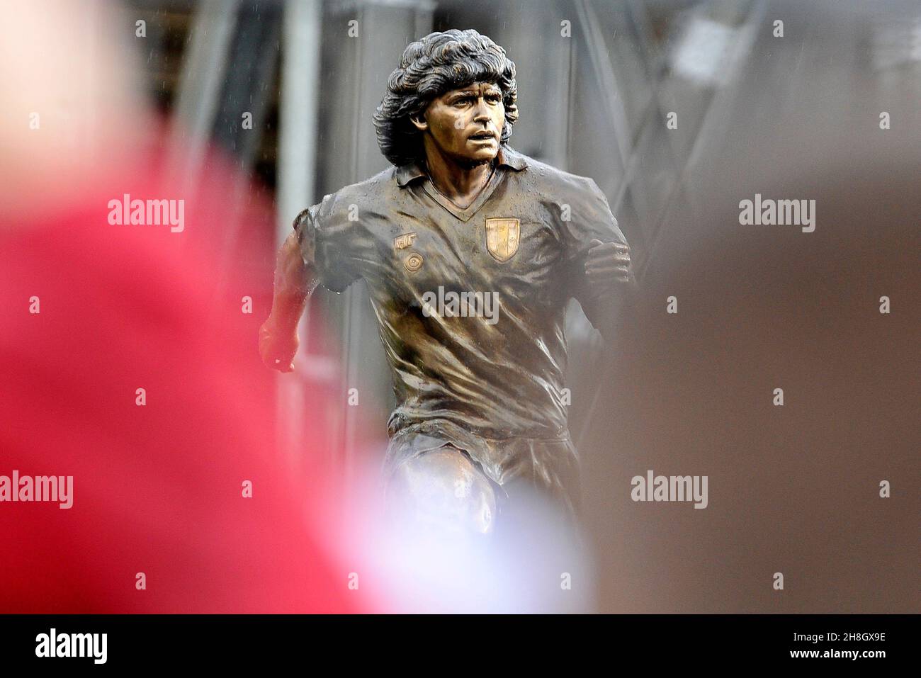 Giant statue of Diego Armando Maradona created and donated to the city ...