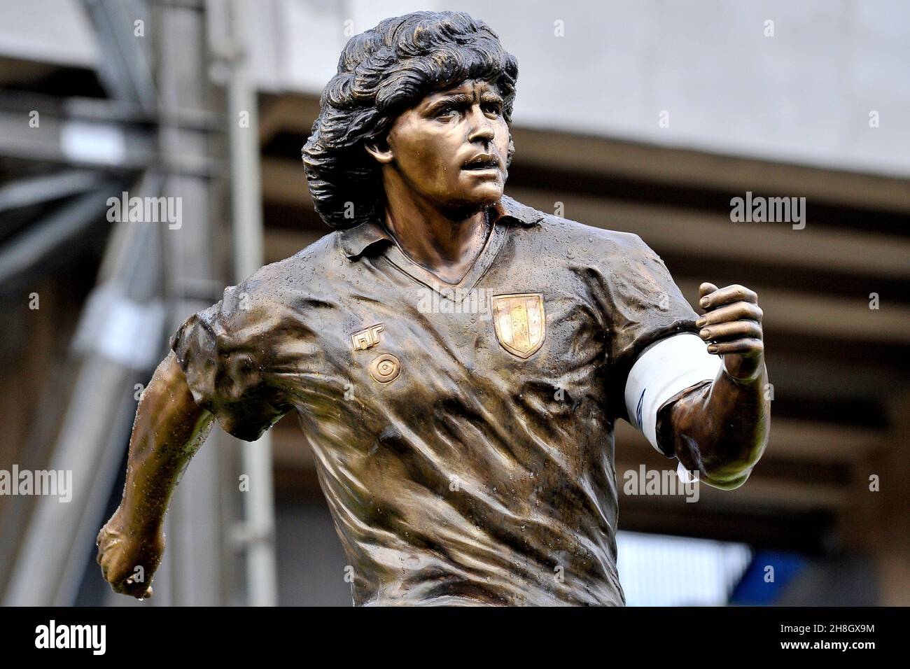 Giant statue of Diego Armando Maradona created and donated to the city ...