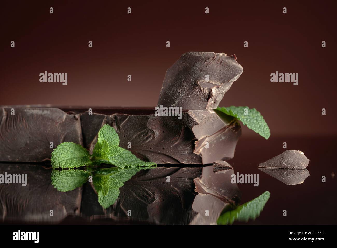 Pieces of black bitter chocolate with mint Stock Photo - Alamy