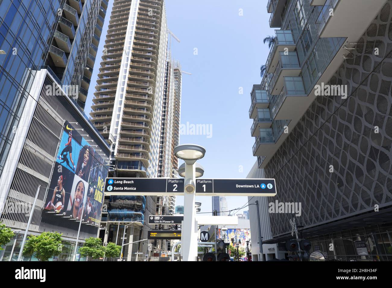 Metro blue line downtown los hi-res stock photography and images - Alamy