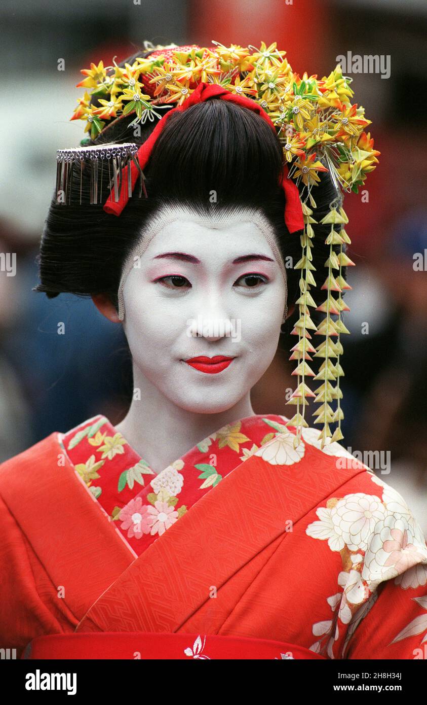Geisha ( ) also known as geiko ( ) (in Kyoto and Kanazawa) or geigi ...
