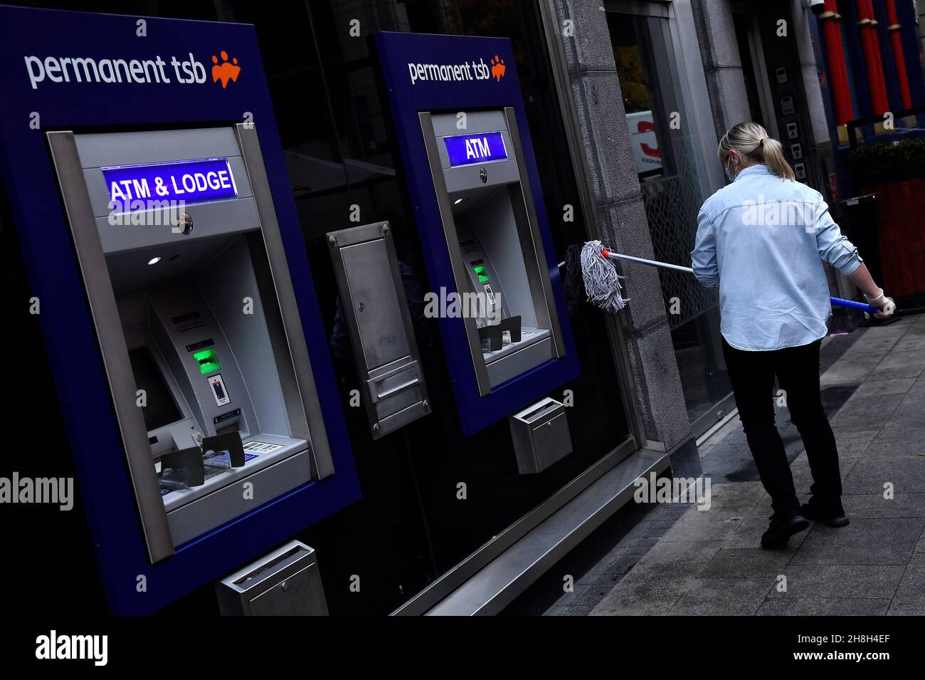 Permanent tsb atm hi-res stock photography and images - Alamy