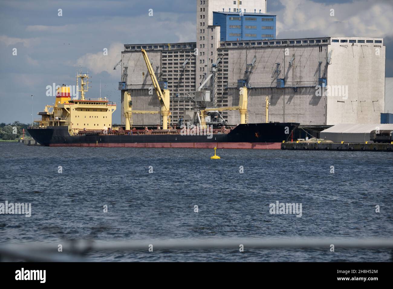 bulk carrier during unloading in port Stock Photo - Alamy