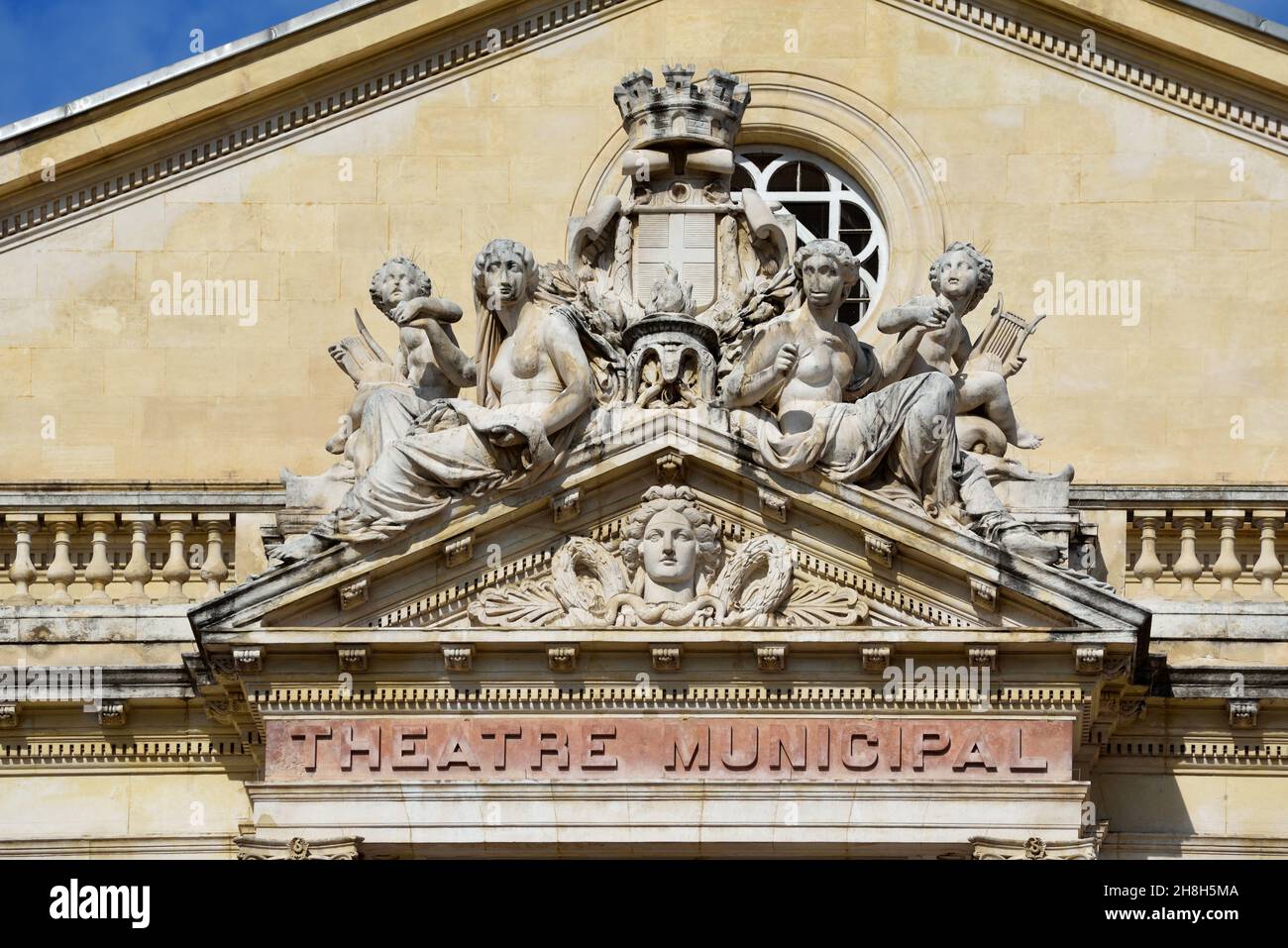 Pediment hi-res stock photography and images - Alamy