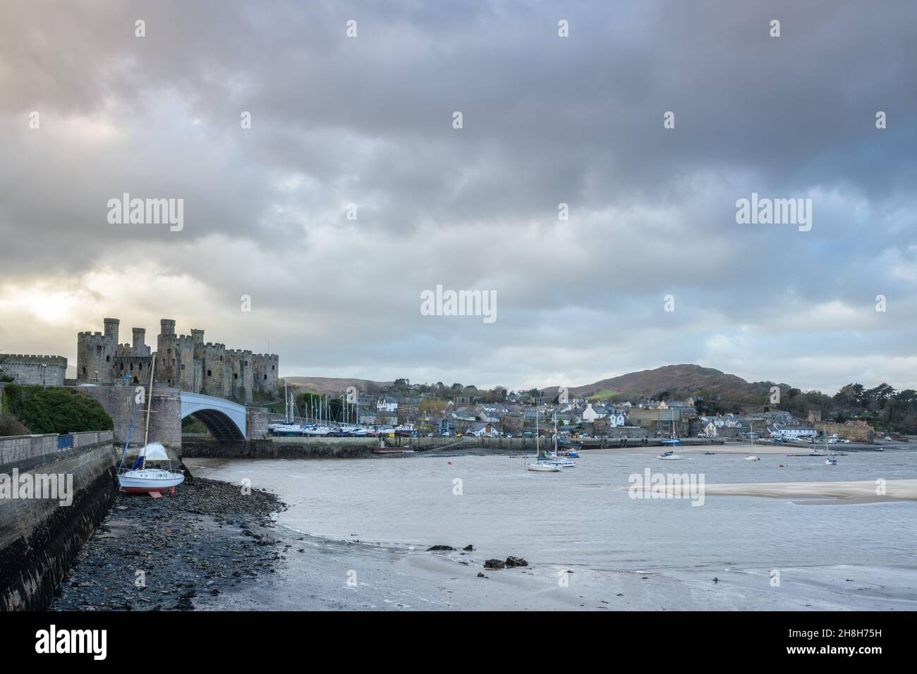 Storm arwen castle hi-res stock photography and images - Alamy