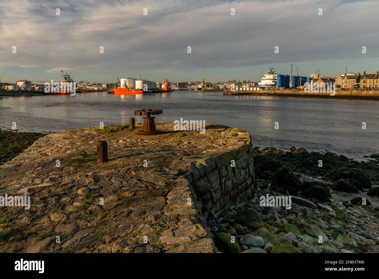 Aberdeen, Scotland, UK, November 10th, 2021, Aberdeen harbour, the old ...