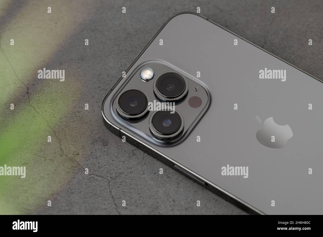 Iphone 13 pro max hi-res stock photography and images - Alamy