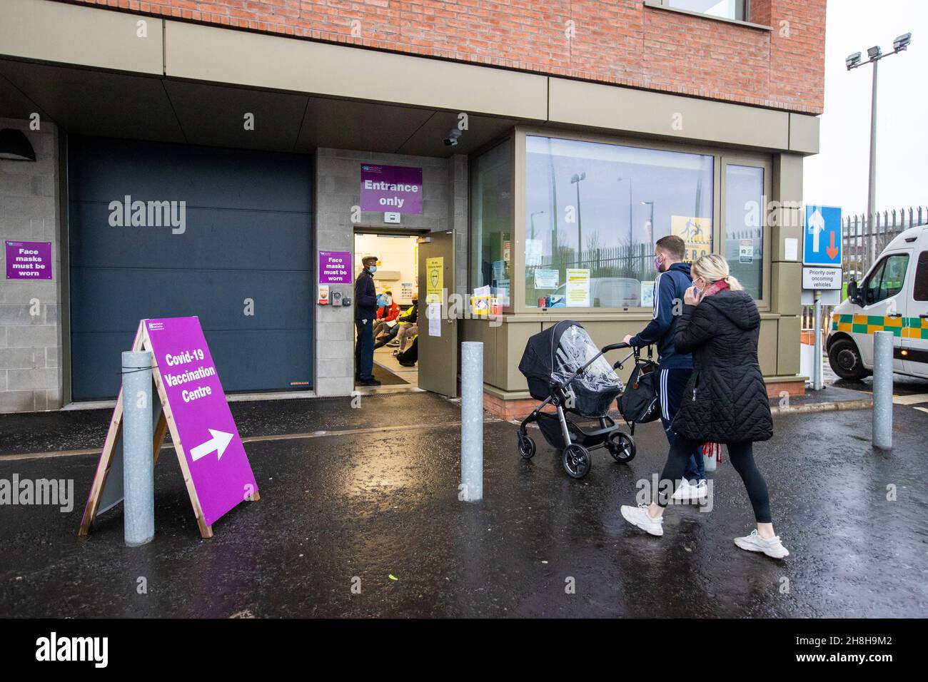 Belfasts royal victoria hospital hi-res stock photography and images ...
