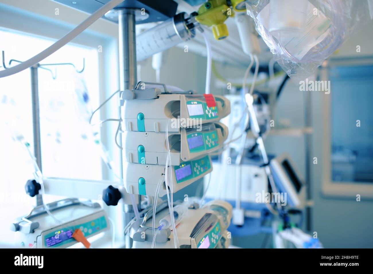 Professional equipment in the hospital intensive care unit Stock Photo ...