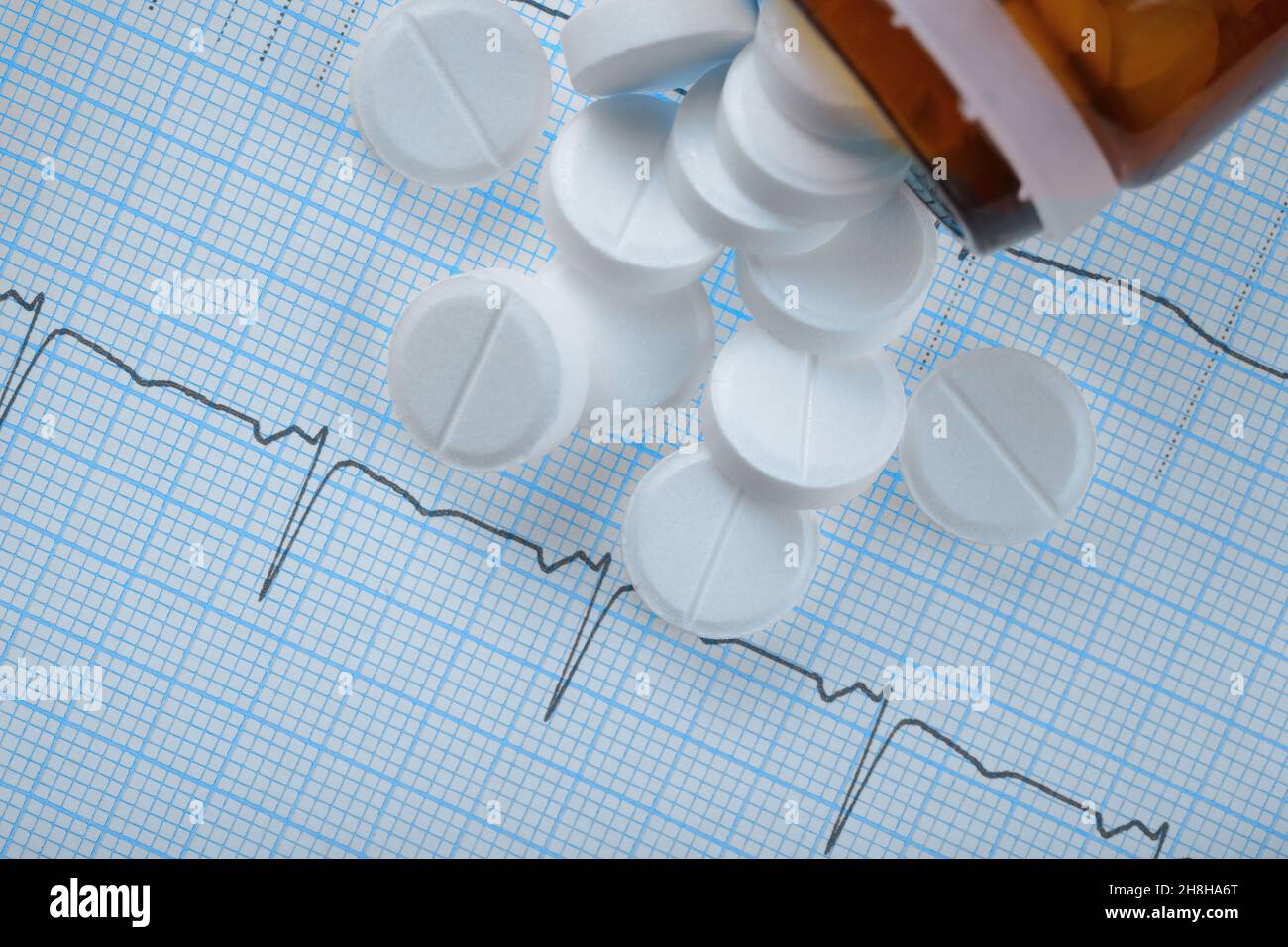Tablets scattered from the vial on the ECG chart Stock Photo - Alamy