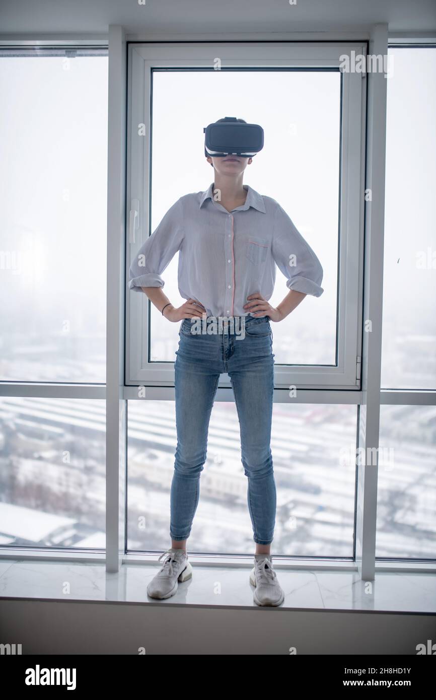 3D player using the wireless virtual reality headset Stock Photo - Alamy