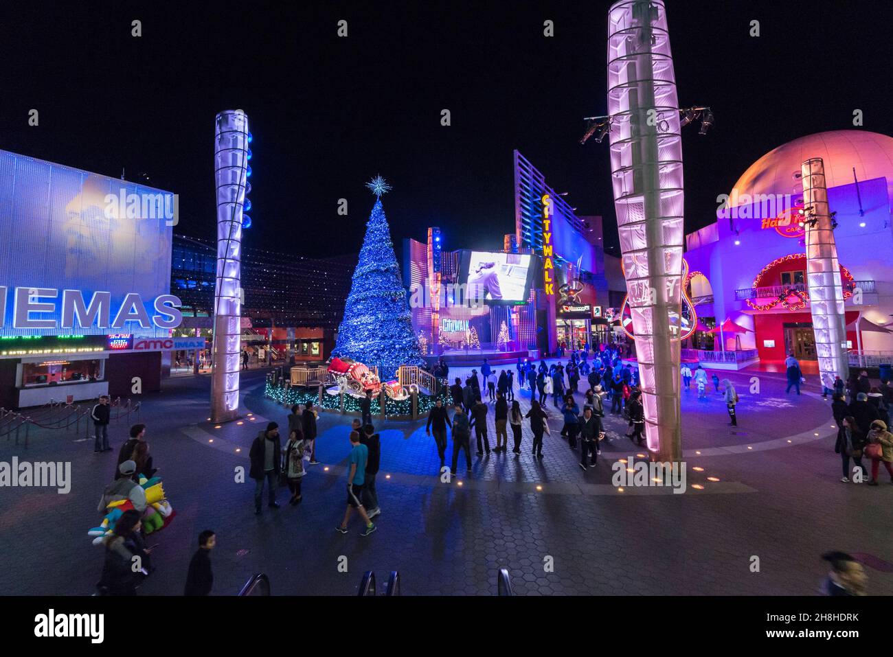 Night universal studios city walk hi-res stock photography and images ...