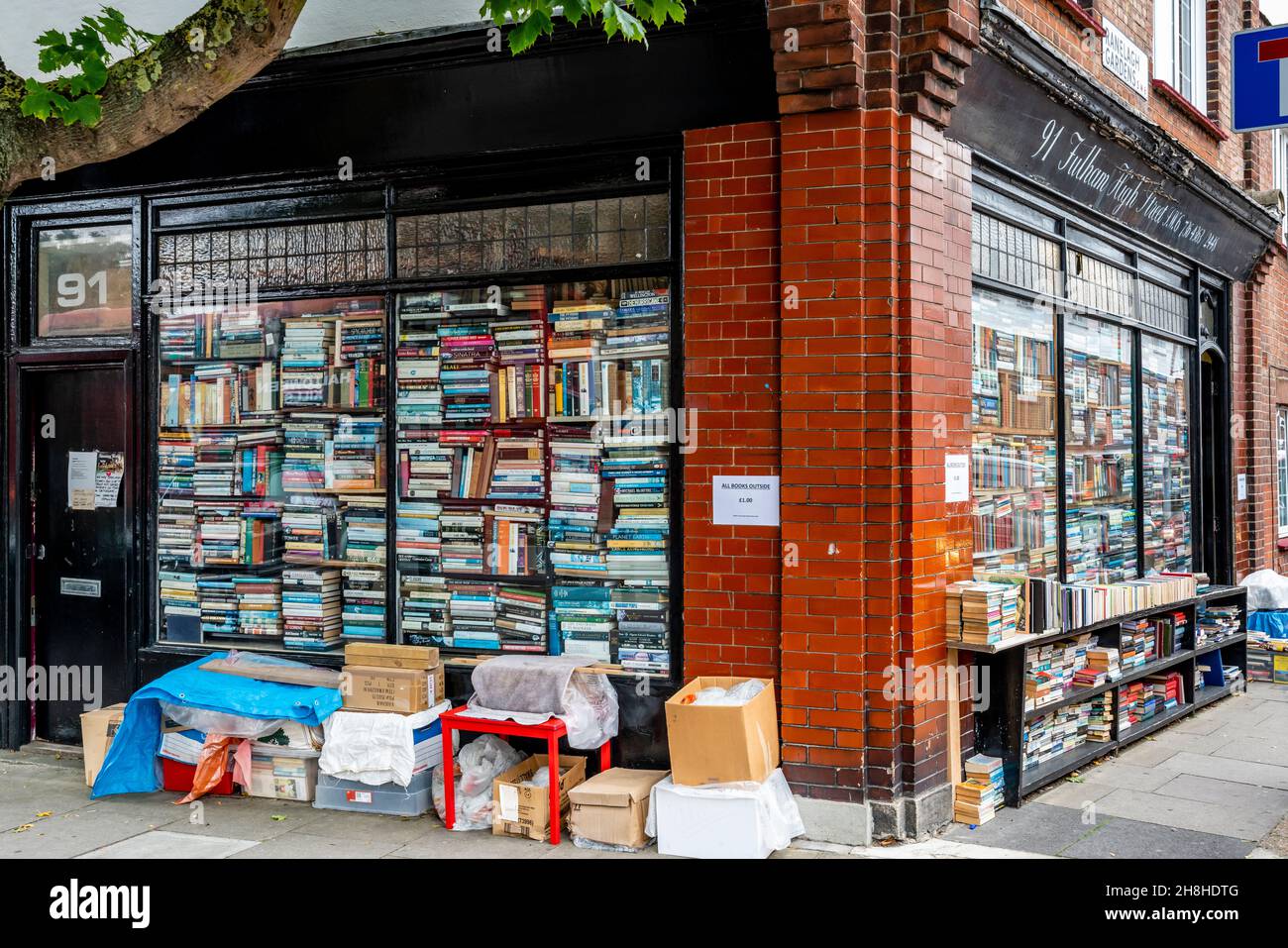 Quaint book shop hi-res stock photography and images - Alamy