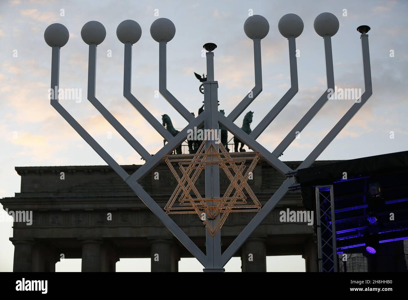Seven lamp ancient hebrew lampstand hi-res stock photography and images ...