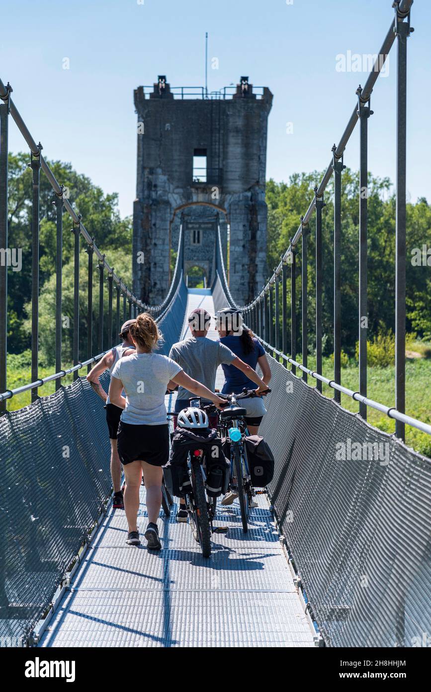 France, Ardeche, ViaRhôna, Rochemaure, cyclists crossing the Rochemaure ...