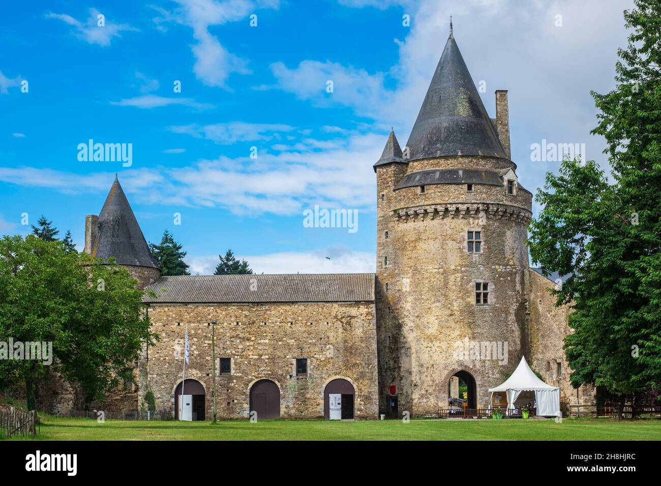 Castle of blain hi-res stock photography and images - Alamy