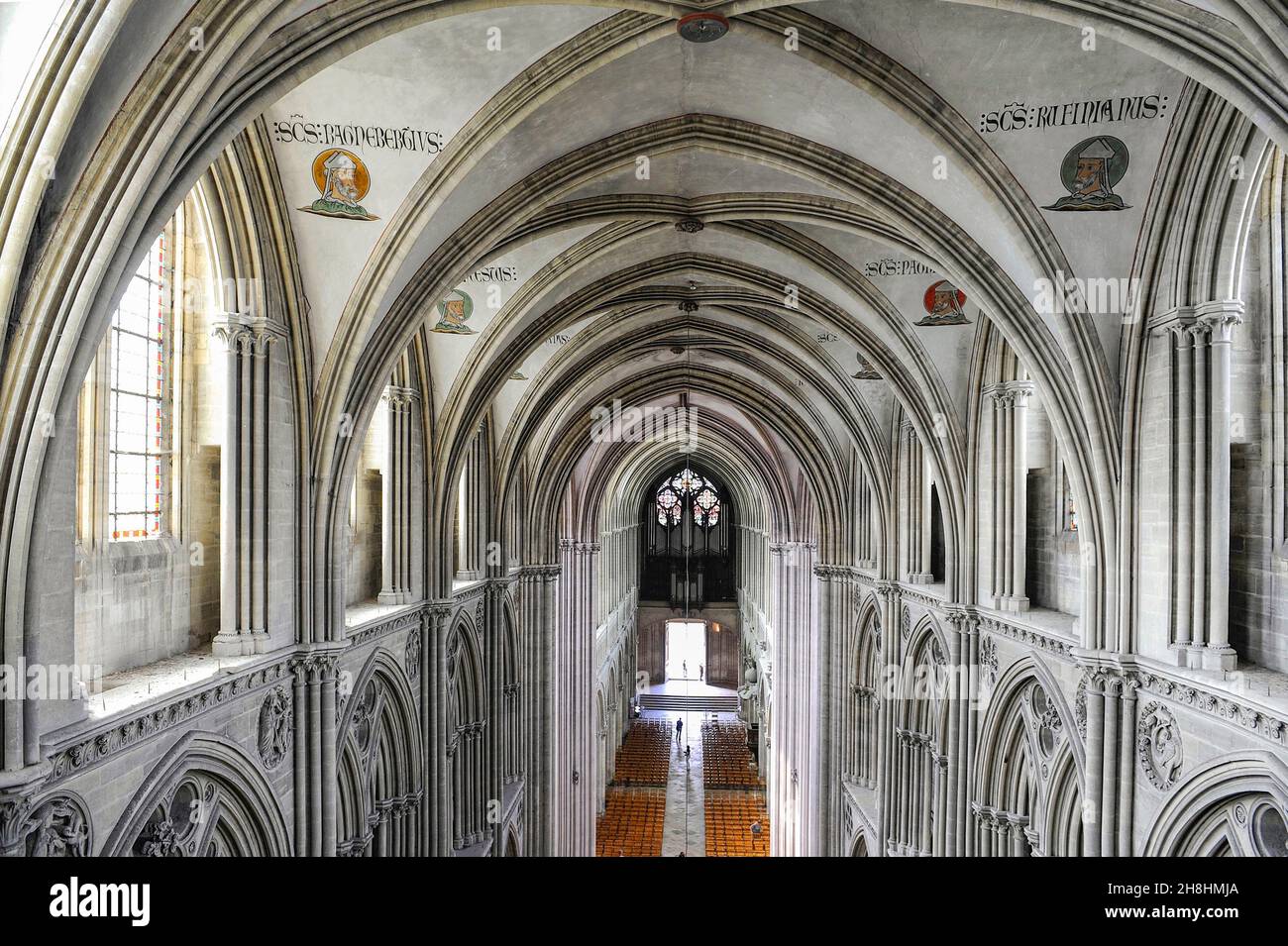 France, Calvados, Notre-Dame de Bayeux cathedral, ribbed vault Stock ...