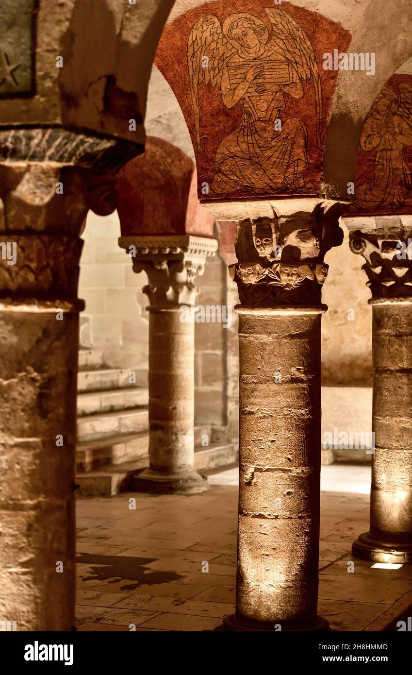 Roman crypt hi-res stock photography and images - Alamy