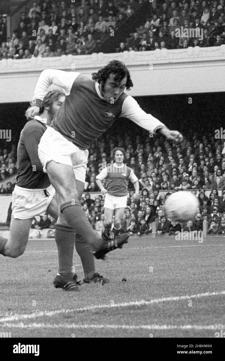 Only to hit the cross bar hi-res stock photography and images - Alamy