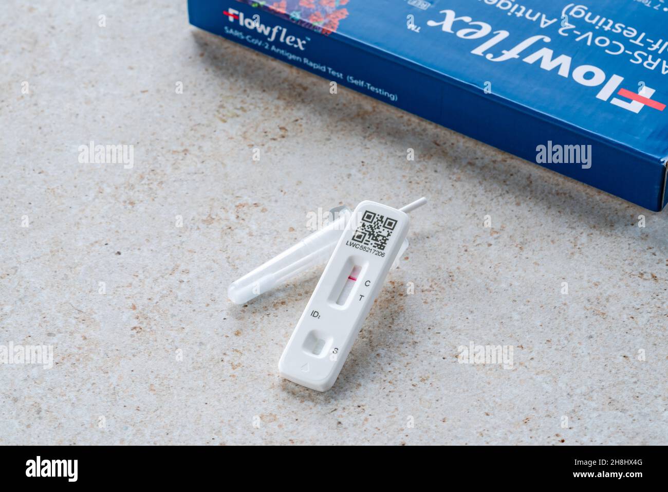 Positive lateral flow tests hi-res stock photography and images - Alamy